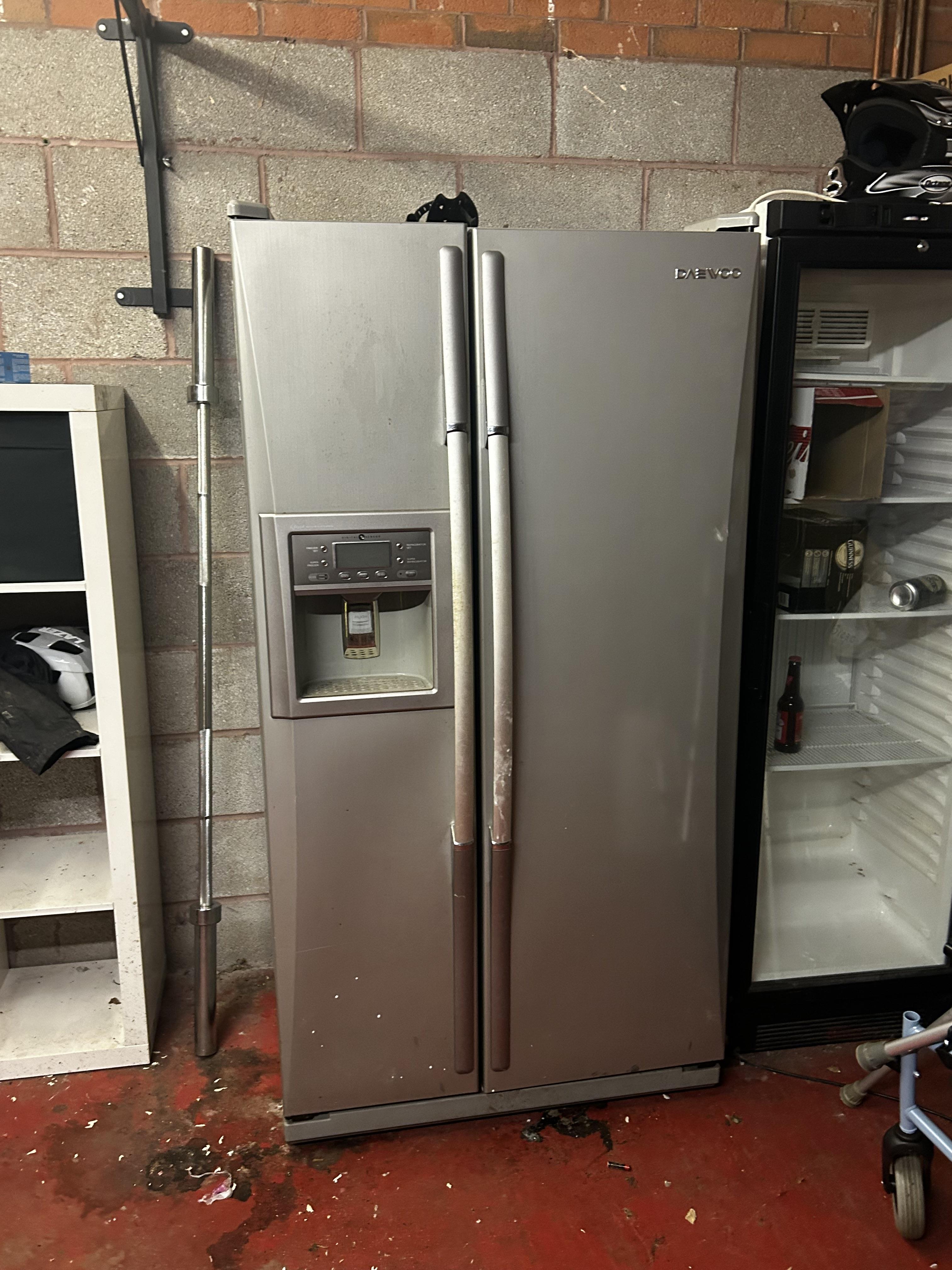 Daewoo American style fridge freezer (very clean) Please note this is ...