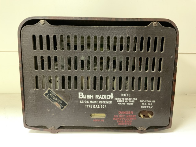 VINTAGE BAKELITE BUSH RADIO TYPE D.A.C. 90A SERIAL NO 73/75821 ...