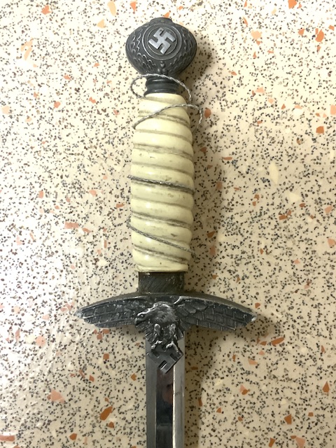 A WWII GERMAN MILITARY LUFTWAFFE DAGGER WITH STRAP; SWIRL HANDLE ...