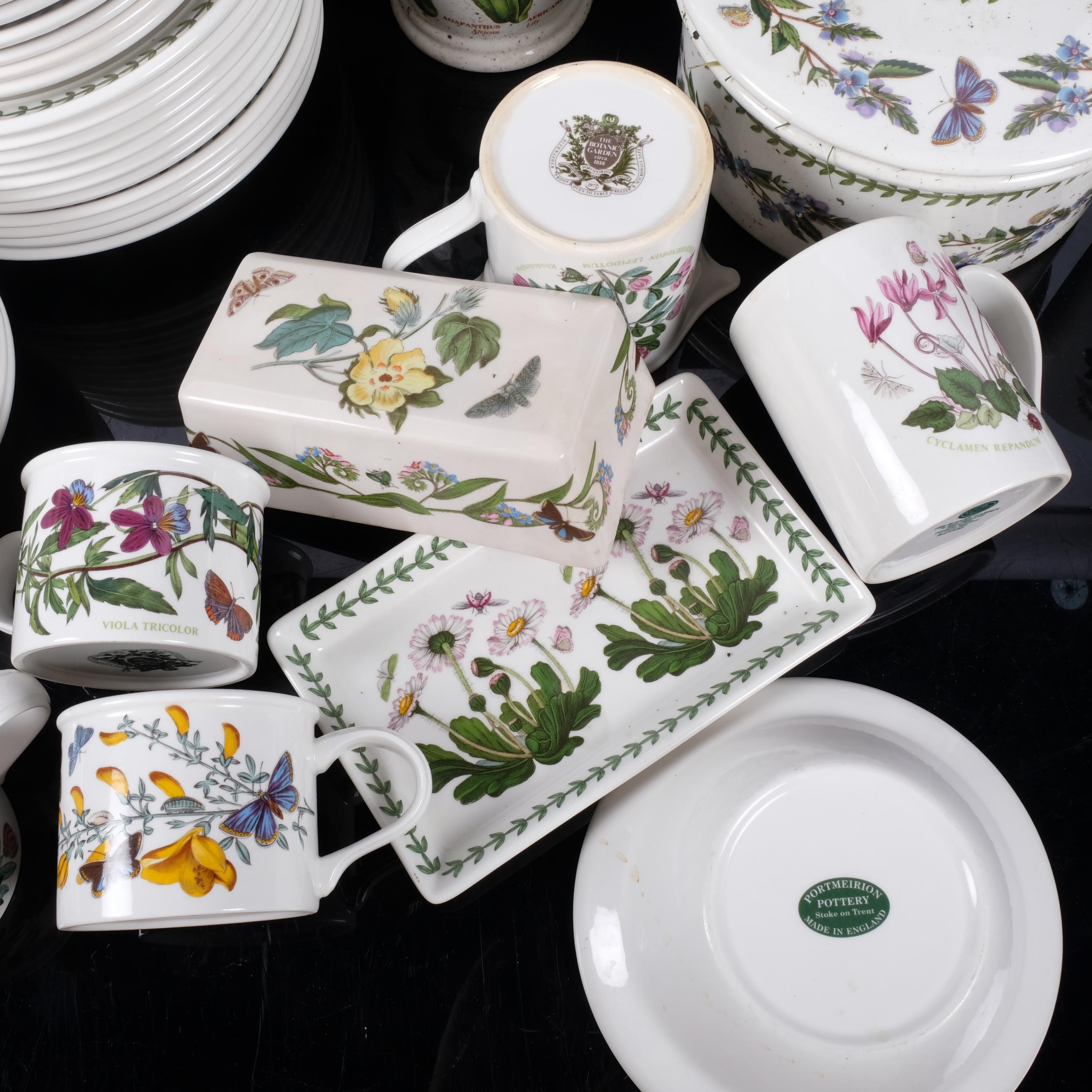 A quantity of Portmeirion Botanic Garden pattern crockery, including 2 ...