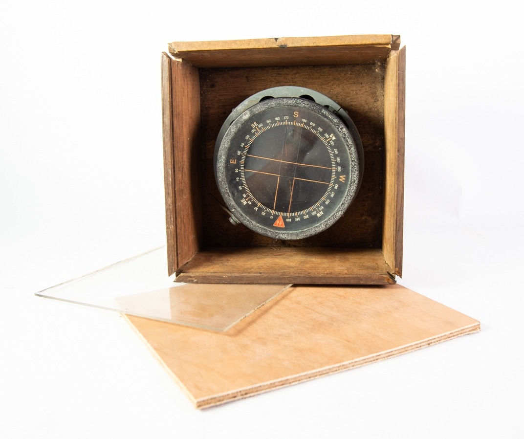 COMPASS: WW2 RAF Type P.8 compass in oak transit case