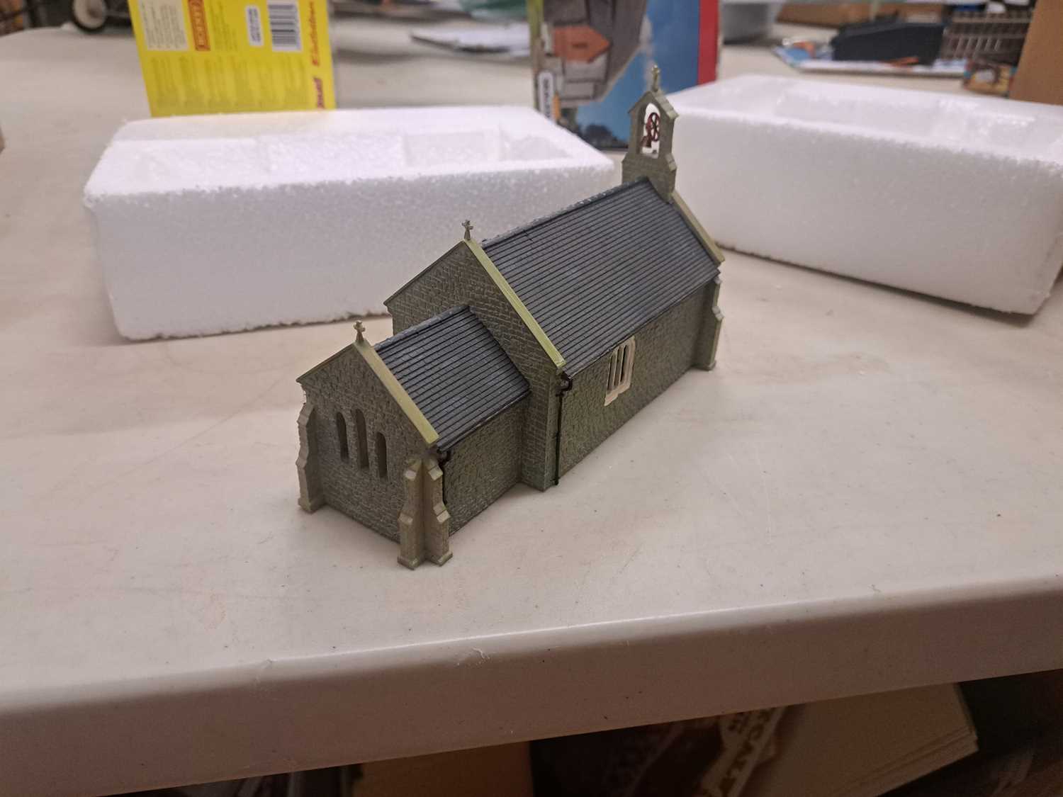 Hornby OO gauge model railway Skaledale buildings, thirteen including ...