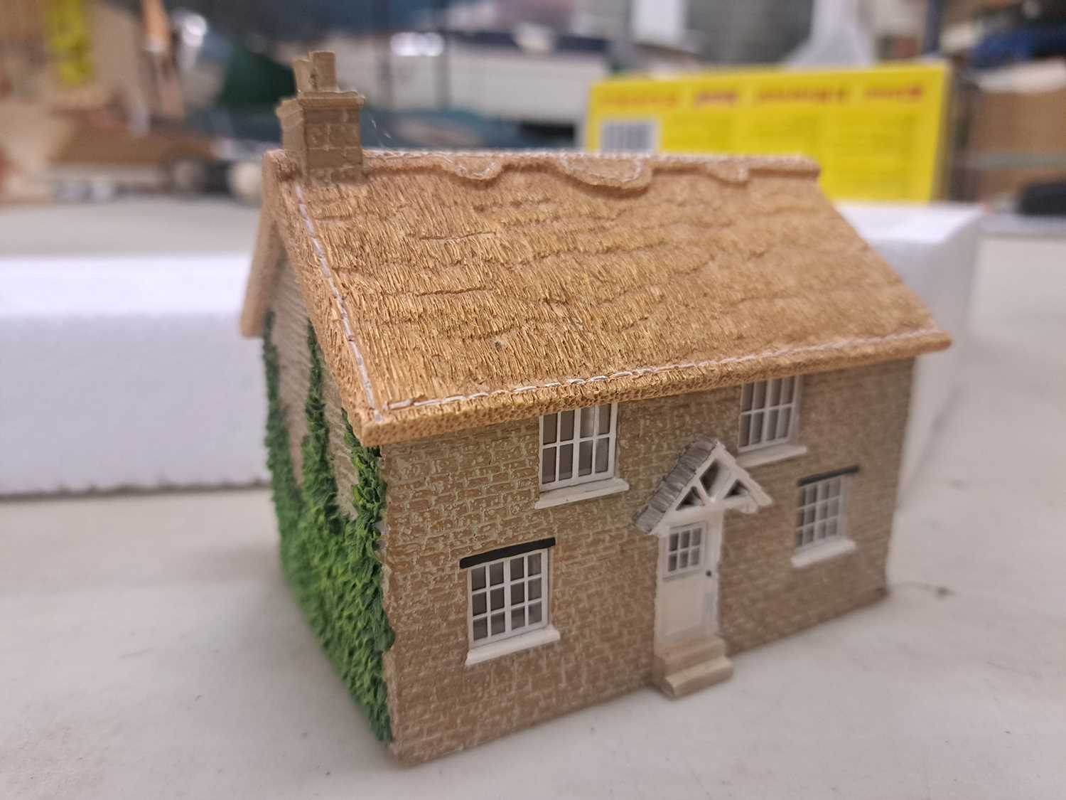 Hornby OO gauge model railway Skaledale buildings, thirteen including ...