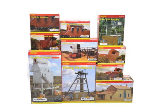 Hornby OO gauge model railway Skaledale buildings, ten including ref ...