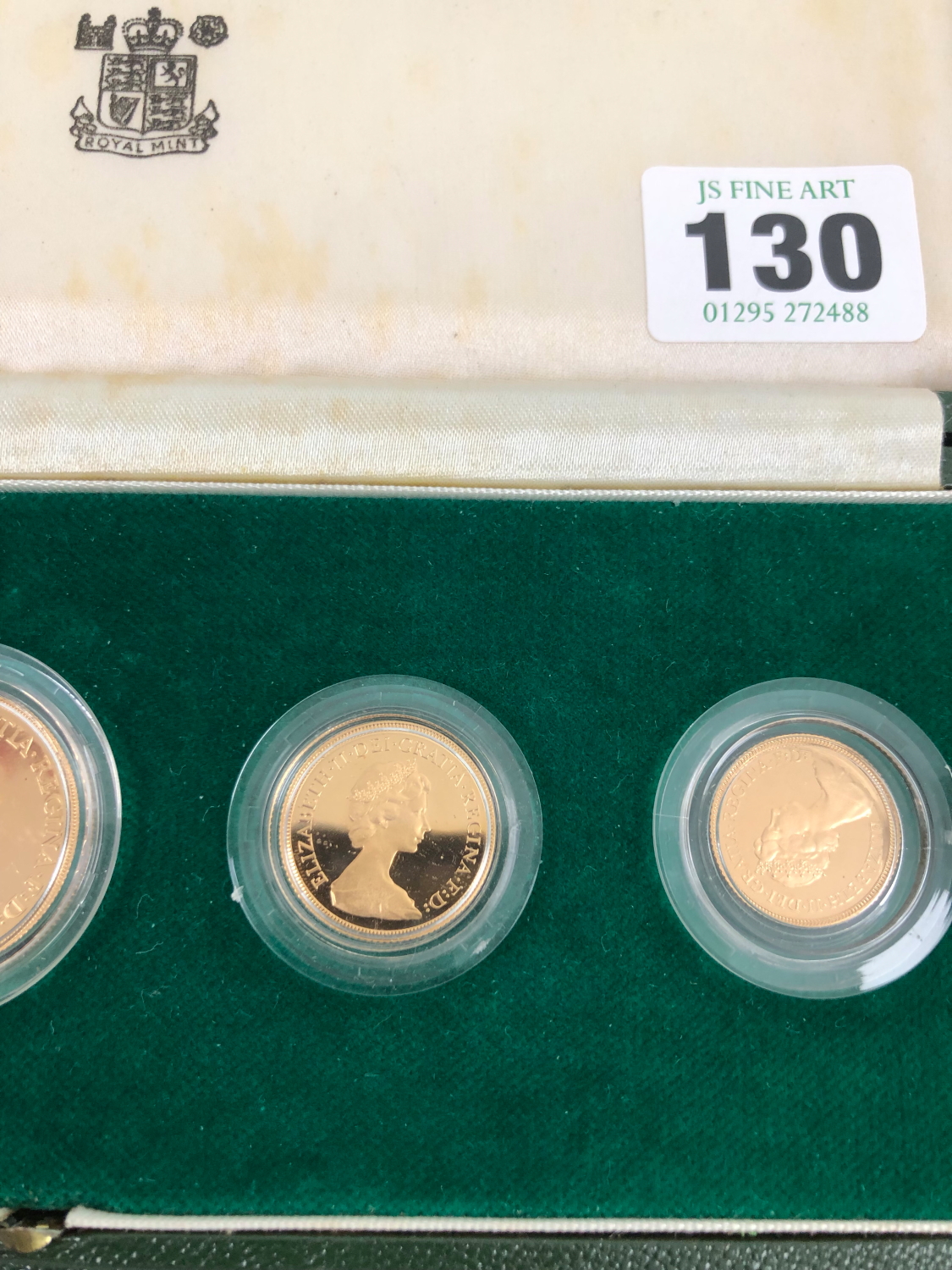 A 1980 ROYAL MINT UK GOLD PROOF COIN SET. COINS TO INCLUDE FIVE POUNDS ...