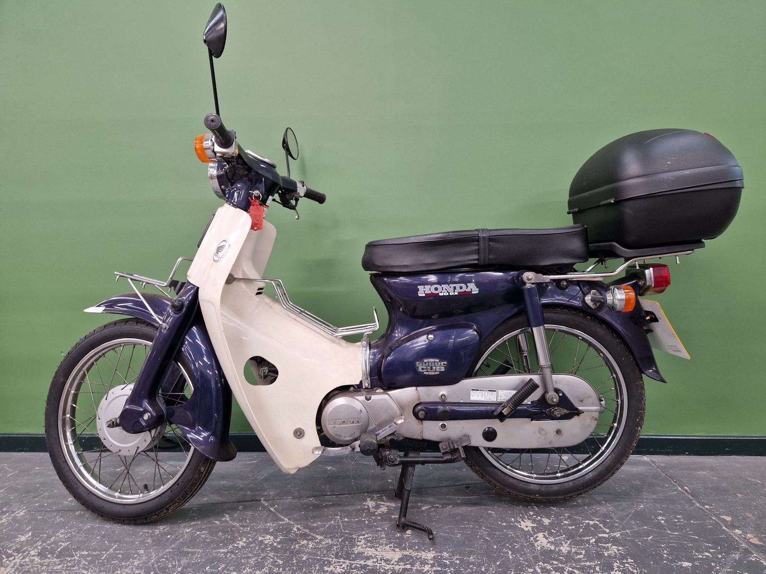 HONDA C90 SUPER CUB. MOTORBIKE / SCOOTER. ( C 1999) GOOD RUNNER AND RIDER.