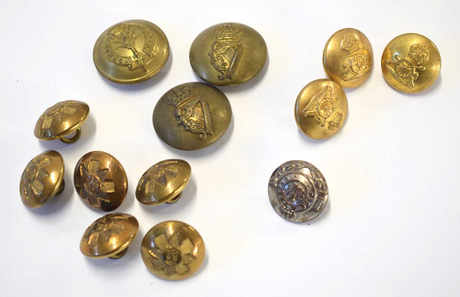 Quantity of military buttons to include Victorian London Scottish ...