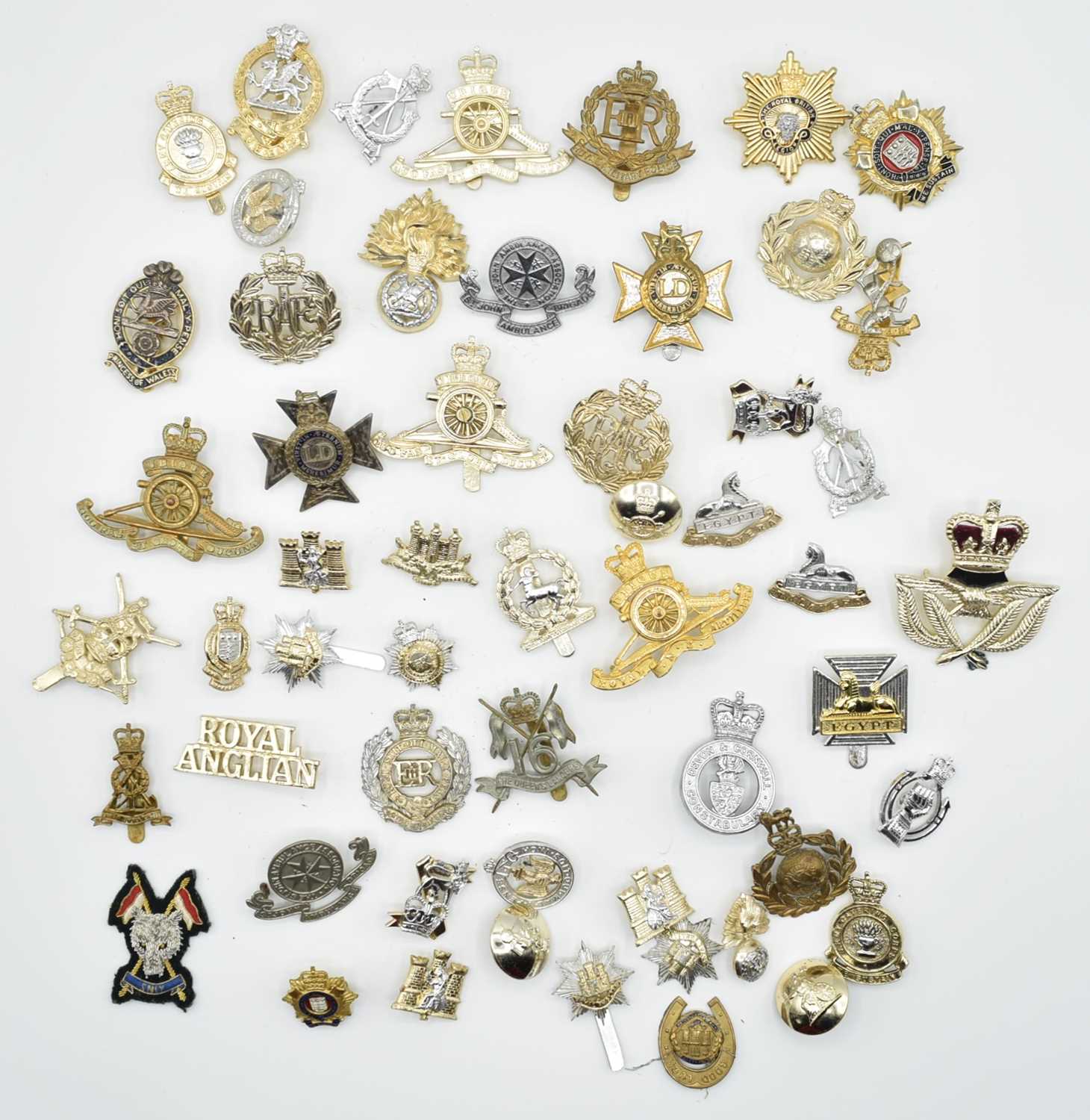 Quantity of ERII Military staybrite cap badges to include Royal Marine ...