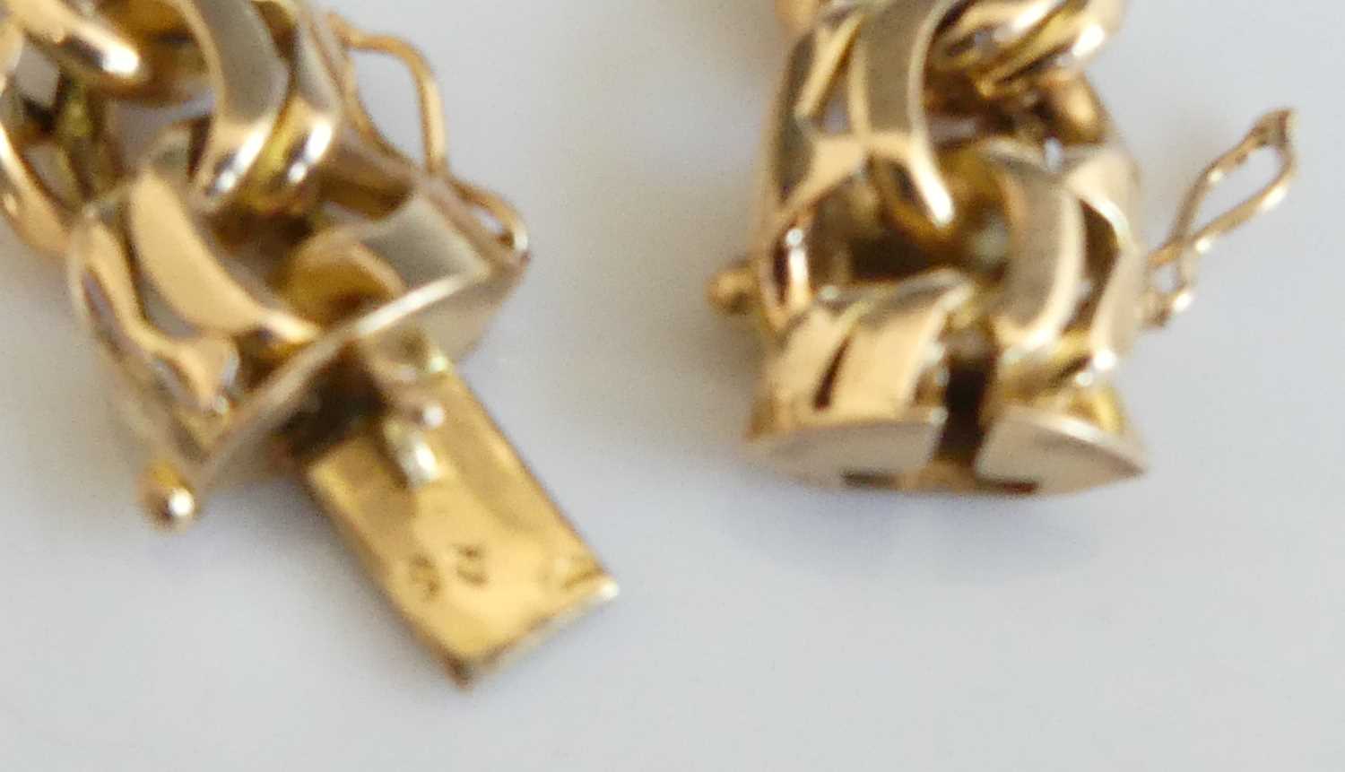 An 18ct gold heavy double curblink bracelet, with box clasp and figure ...