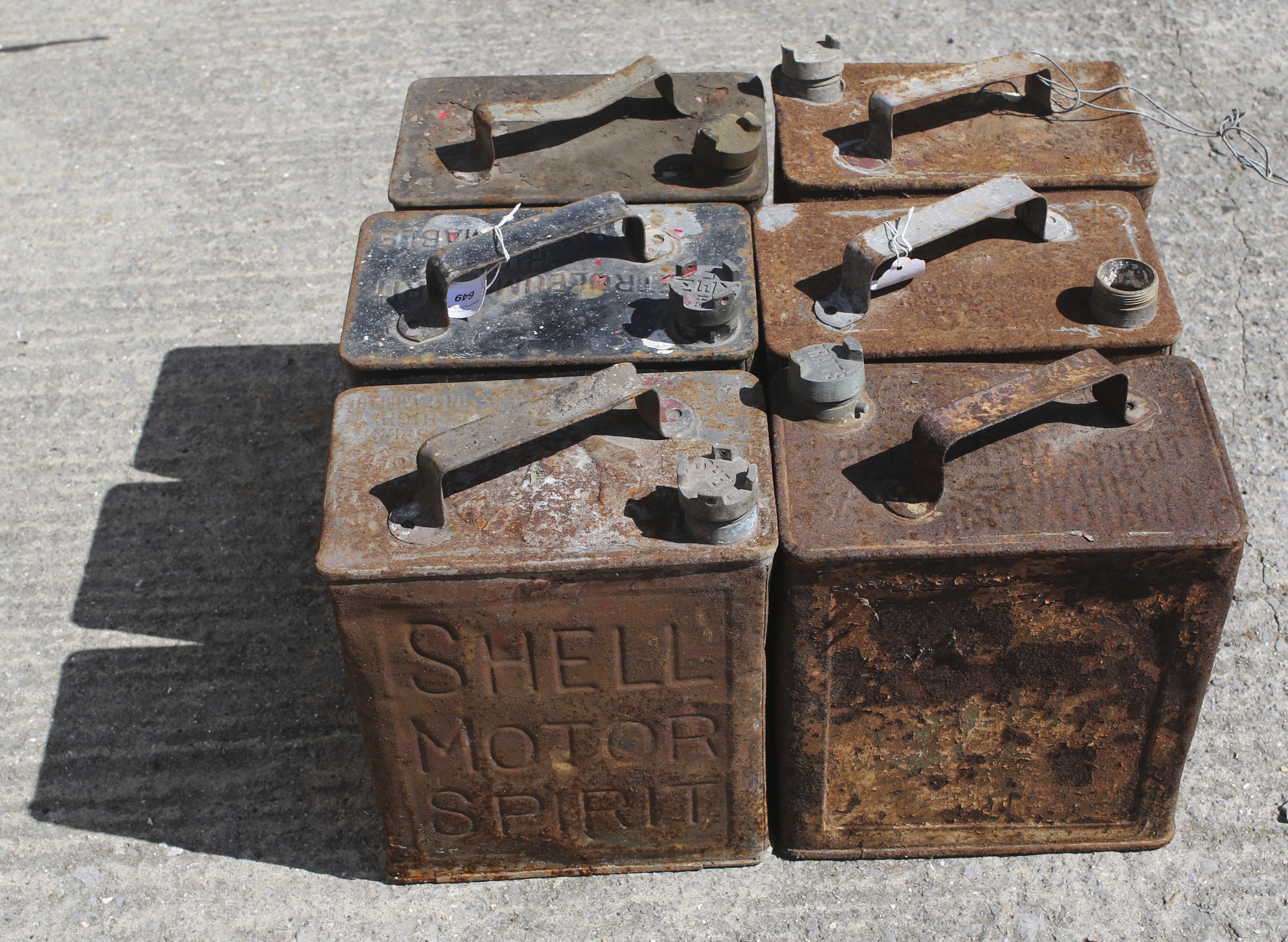 Six vintage petrol cans. Including two marked 'Shell', H31cm