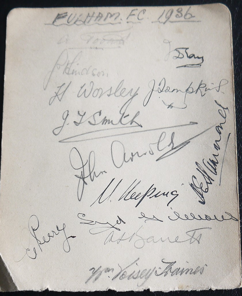 1936 FULHAM AUTOGRAPH PAGE 14 Autographs in pencil including Worsley ...