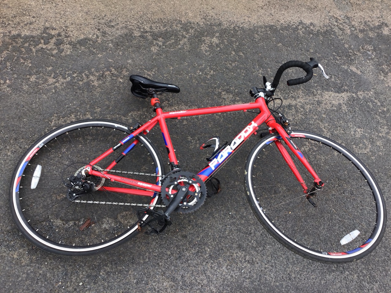 An Apollo Paradox racing bicycle with drop handlebars, padded saddle ...