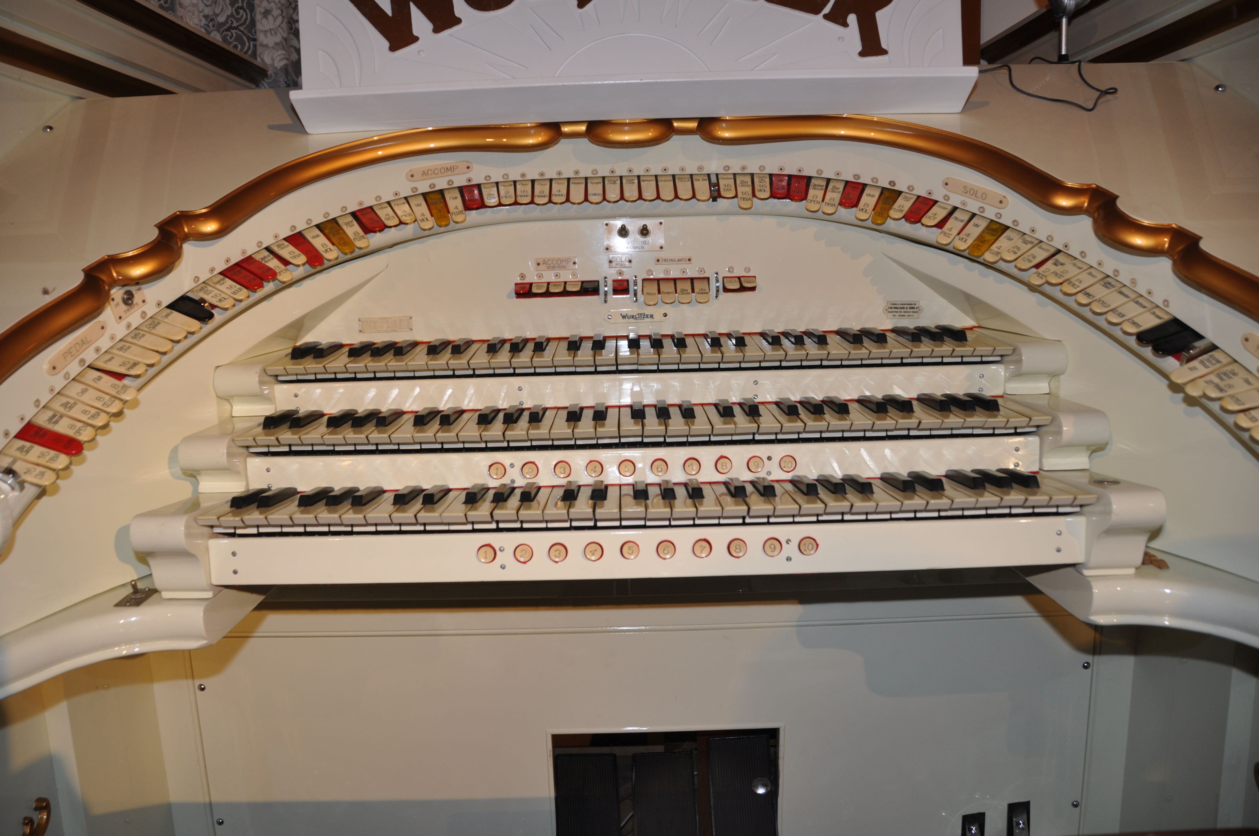 A 1936 WURLITZER CINEMA PIPE ORGAN serial number OPUS 2200 originally ...