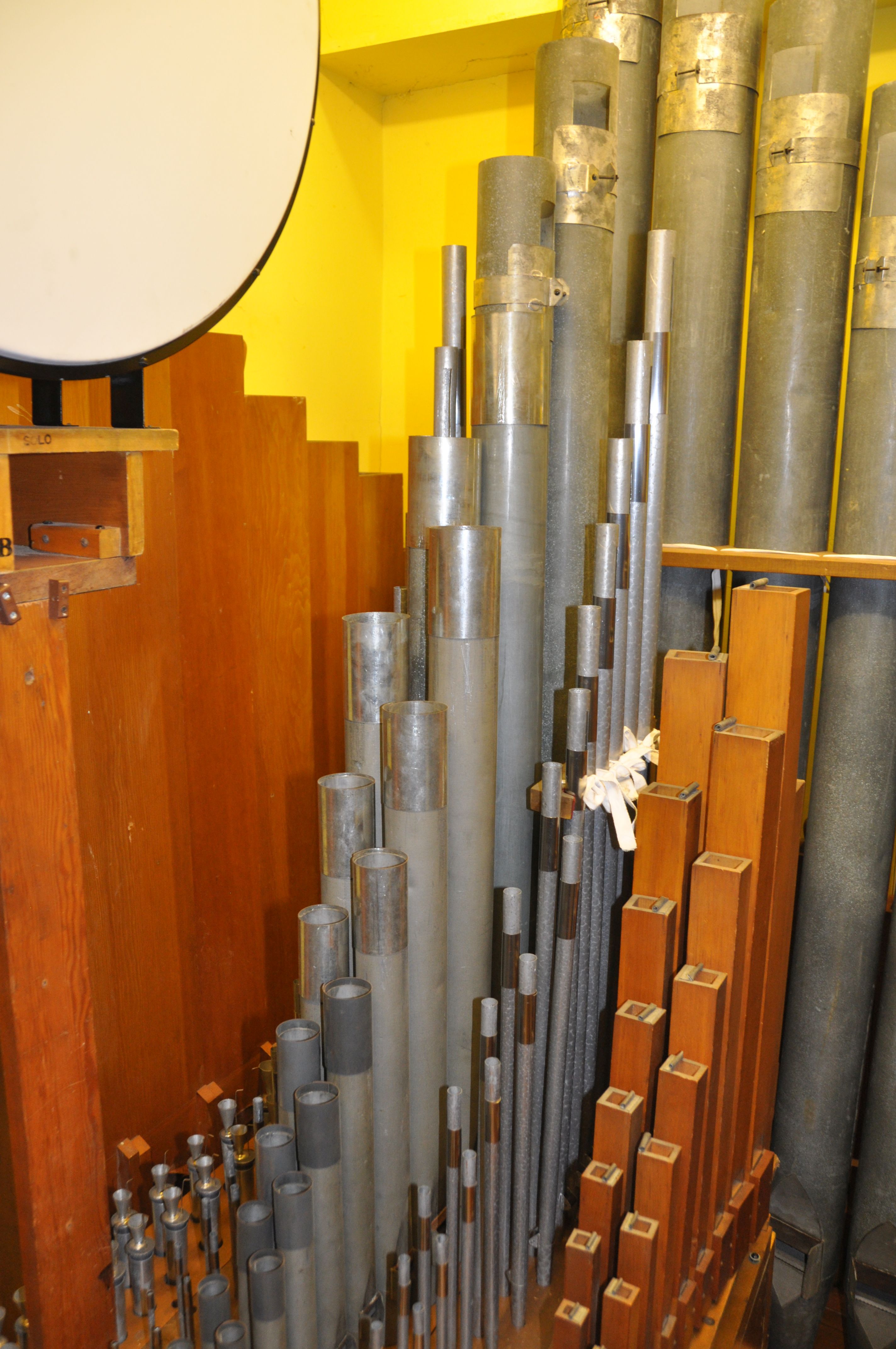 A 1936 WURLITZER CINEMA PIPE ORGAN serial number OPUS 2200 originally ...