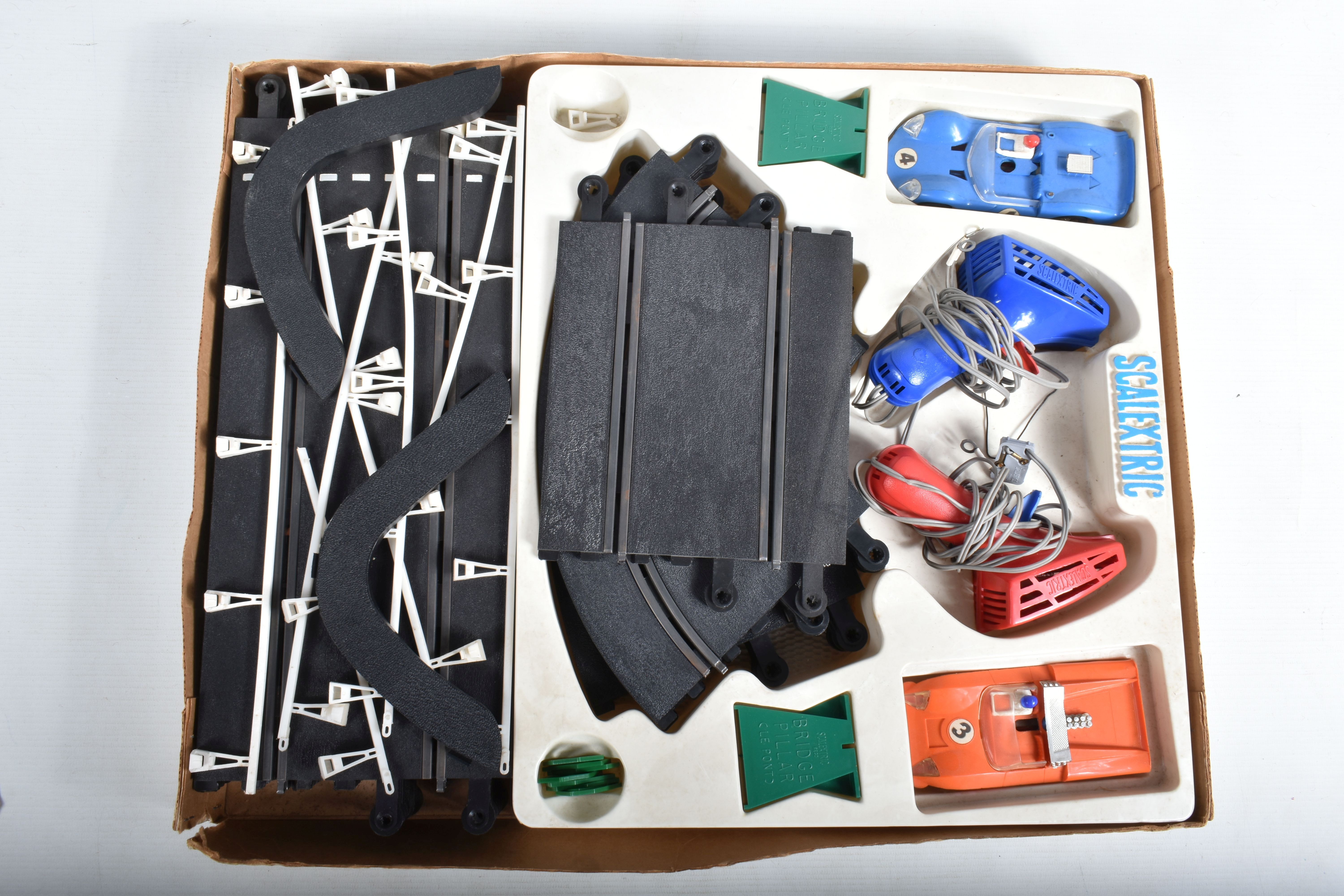 A BOXED SCALEXTRIC SPORTS SET No.31, not tested, contents not checked ...