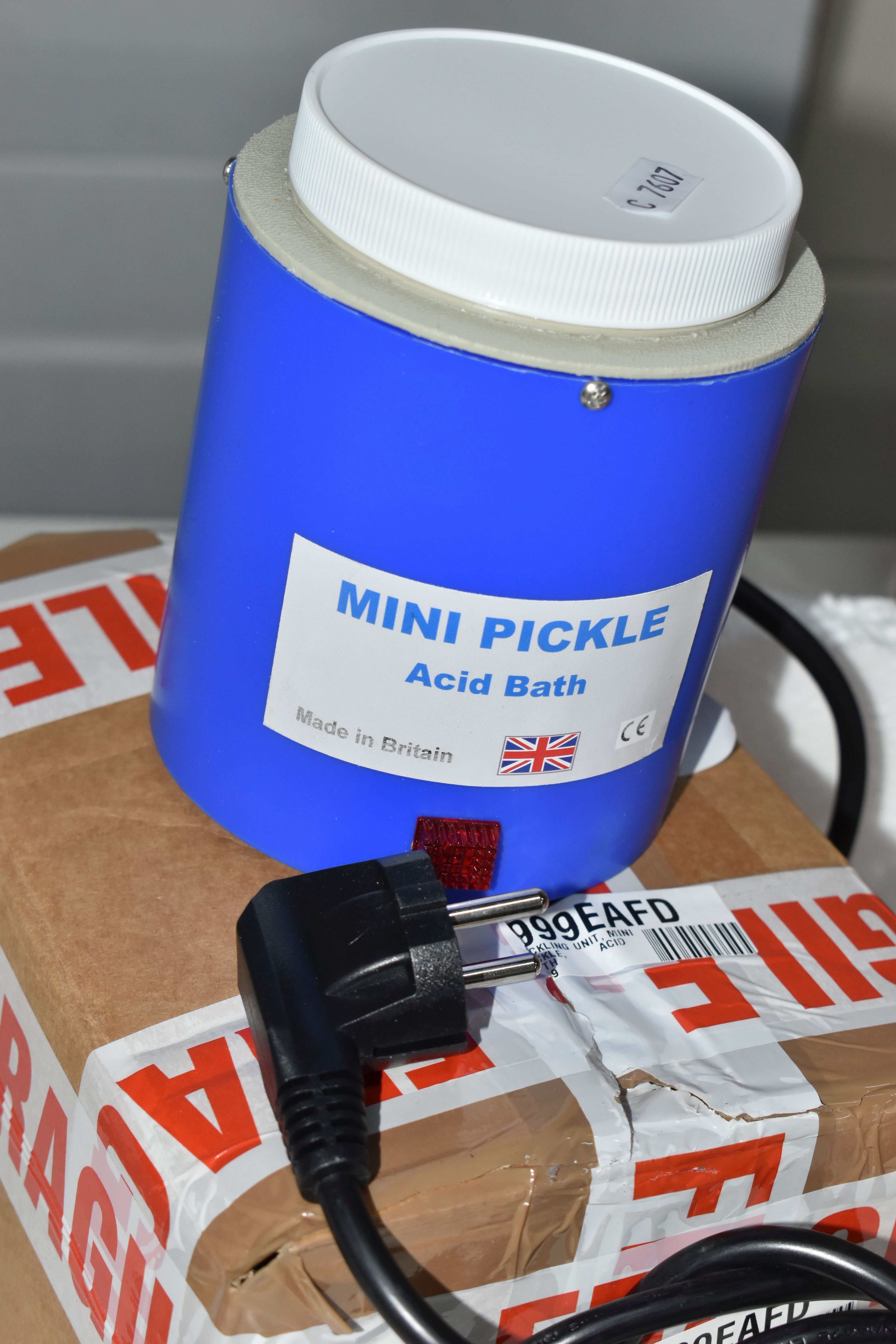 A BOXED MINI PICKLING UNIT ACID BATH, product number 999EAFD (condition ...