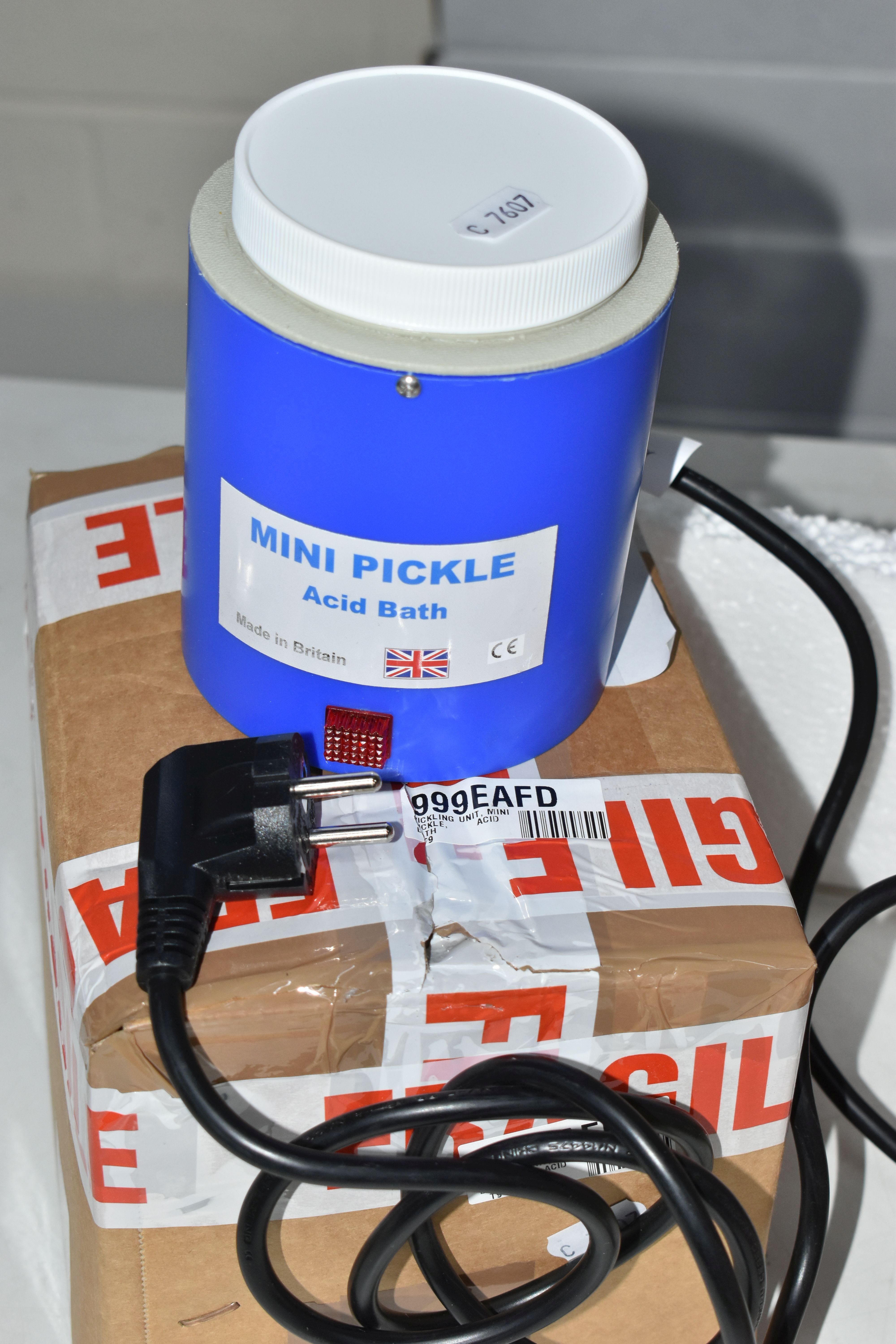 A BOXED MINI PICKLING UNIT ACID BATH, product number 999EAFD (condition ...