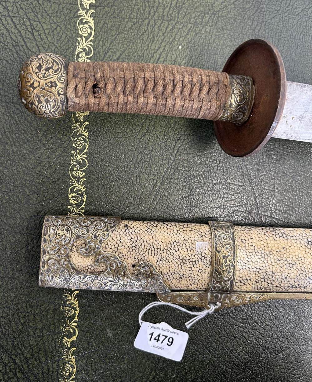 Chinese Qing dynasty Dao short sword, 19" blade with twin fullers and ...