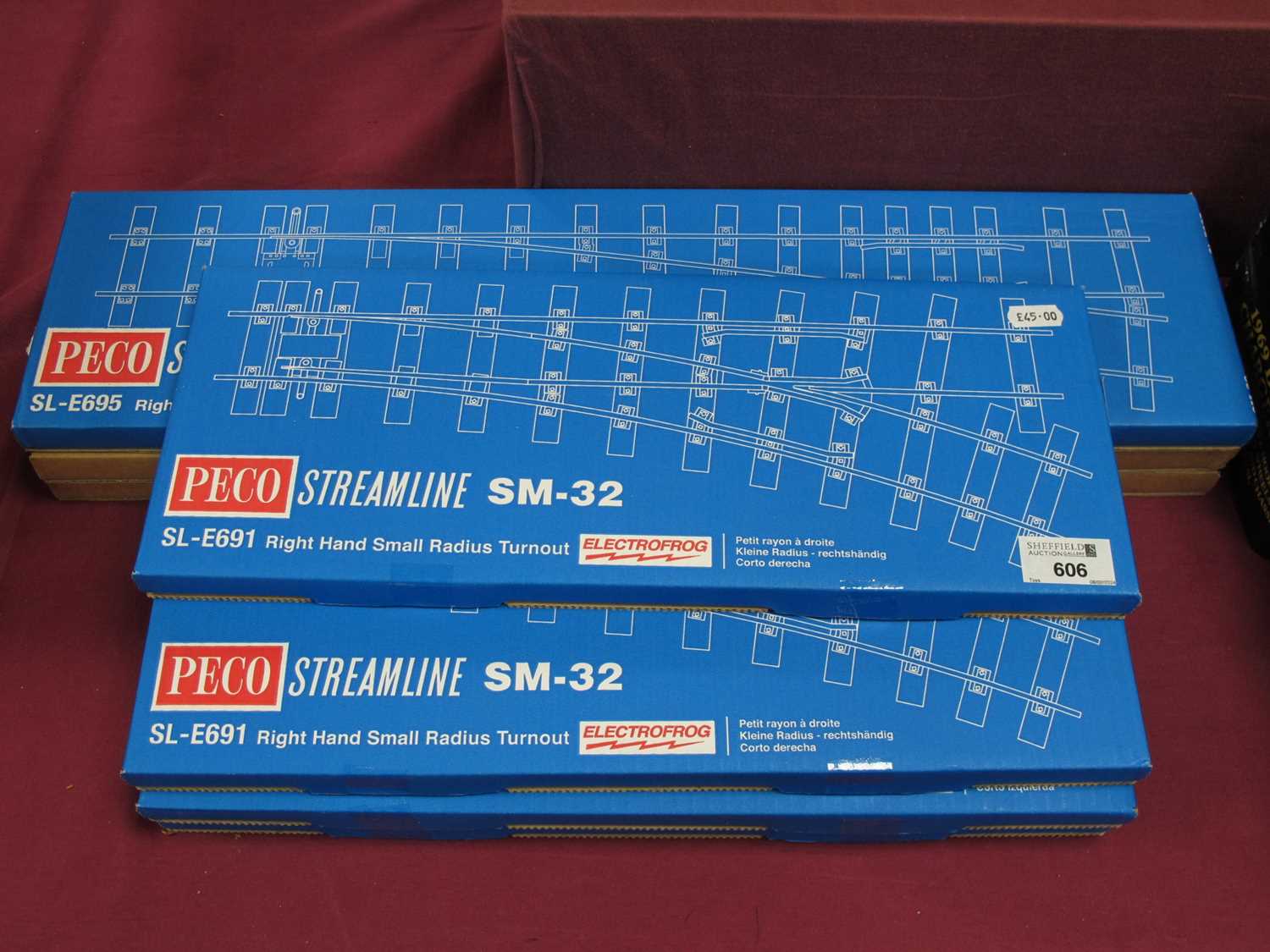 Nine Items of Peco Streamline SM-32 Points/Turnouts, comprising SL-E391 ...