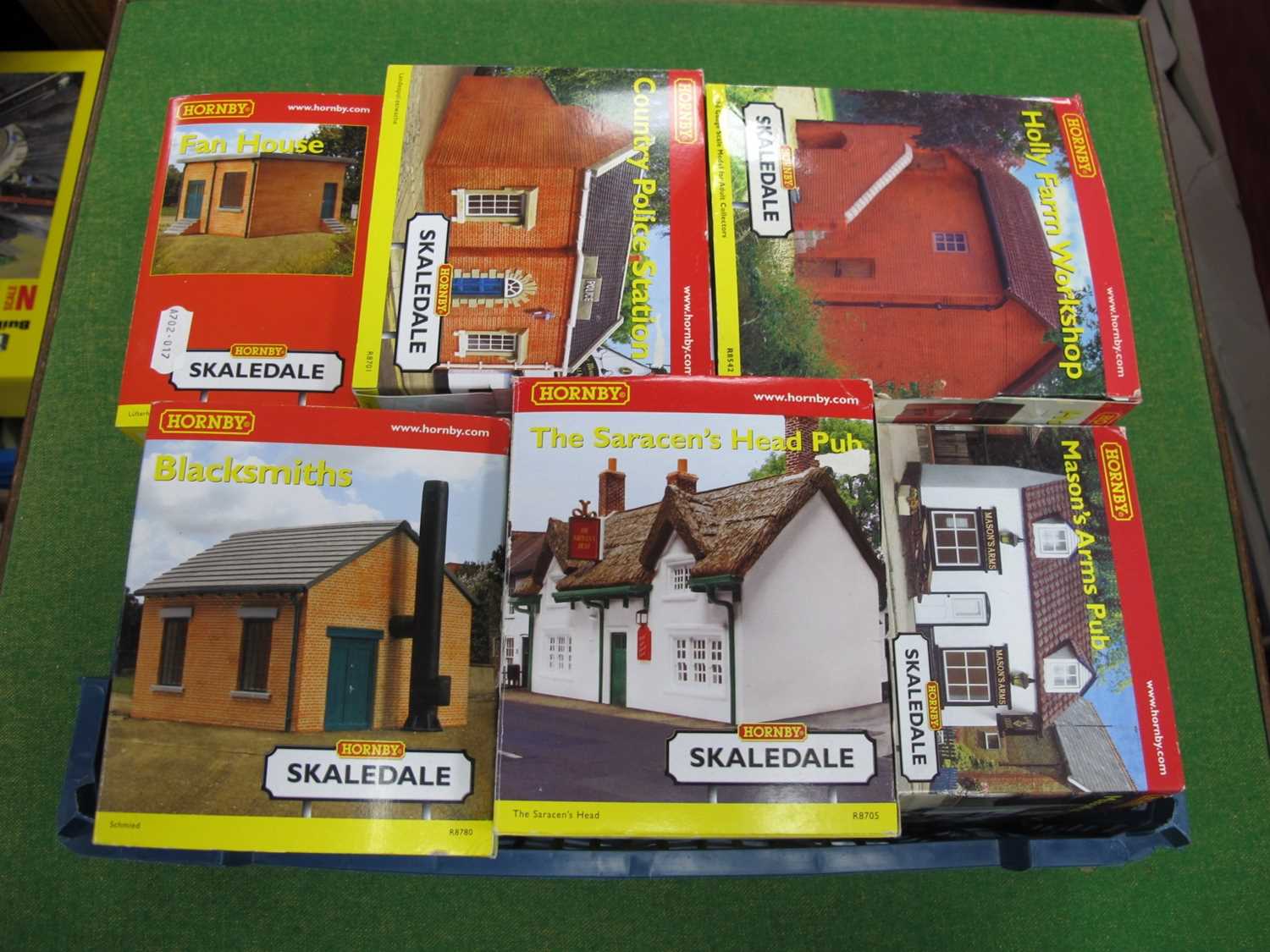 Six Hornby Skaledale 'OO' Gauge/4mm Boxed Layout Buildings, consisting ...