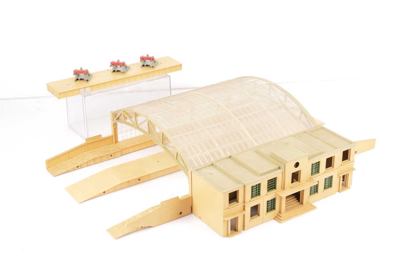 Hornby-Dublo 00 Gauge 2-Rail unboxed 5083 Terminus/Through Station ...