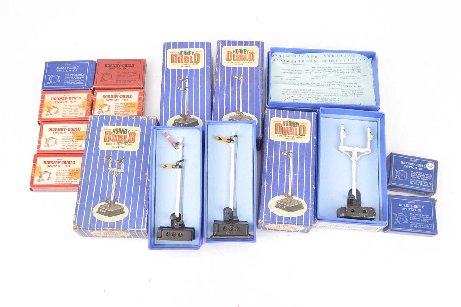 Hornby-Dublo 00 Gauge 3-Rail Electrically operated semaphore Signals ...