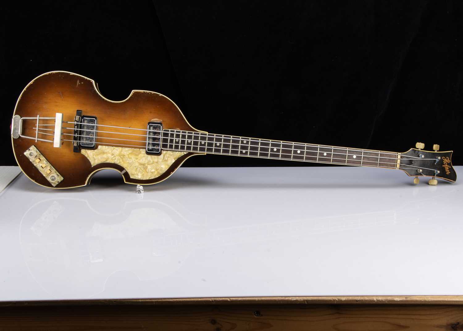 Hofner 500/1 Bass Guitar, Hofner 500/1 Bass Guitar - 'pots' indicate ...