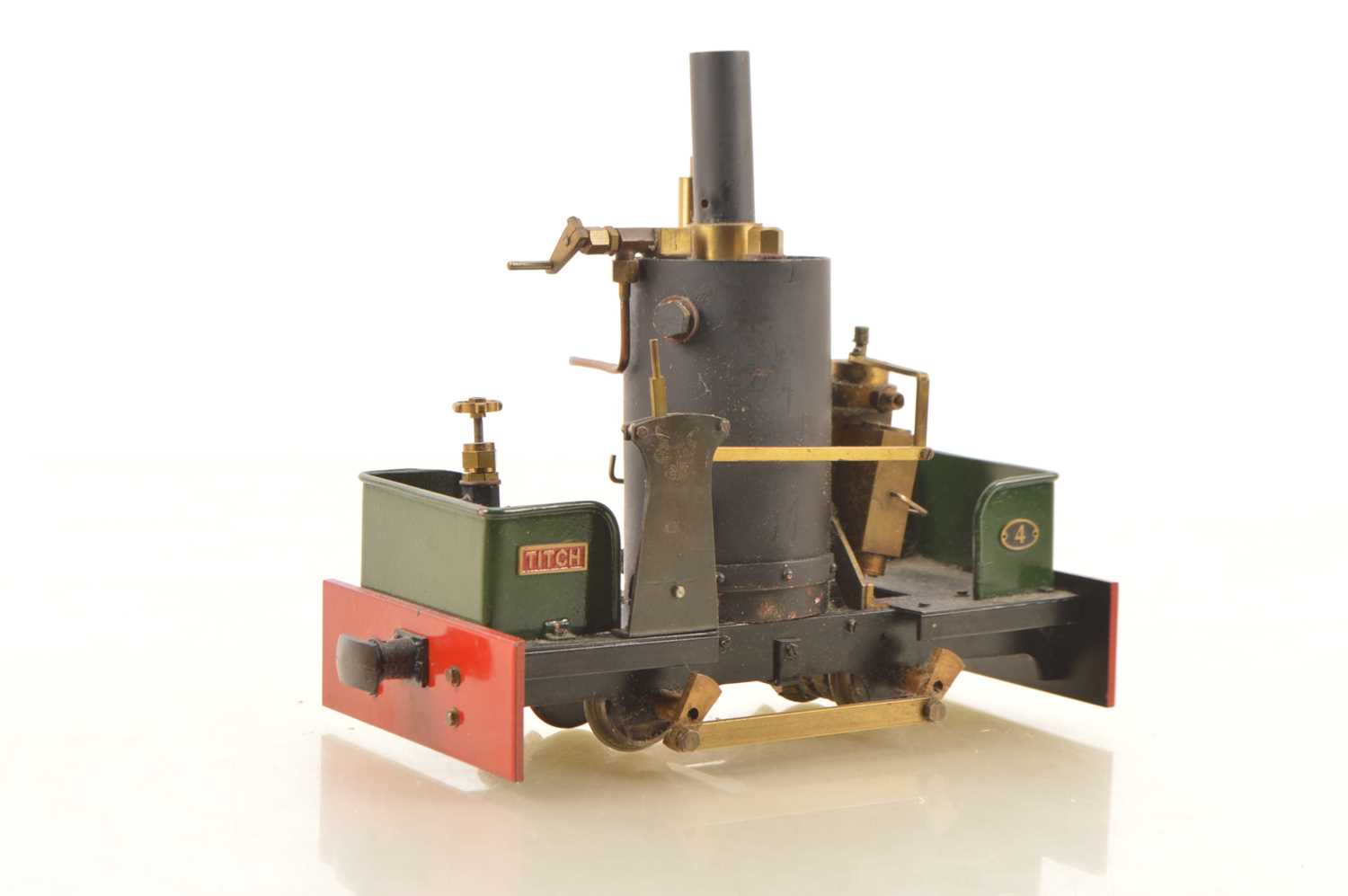 An 0 Gauge gas-fired 'De Winton' type 0-4-0 Vertical-boilered live ...