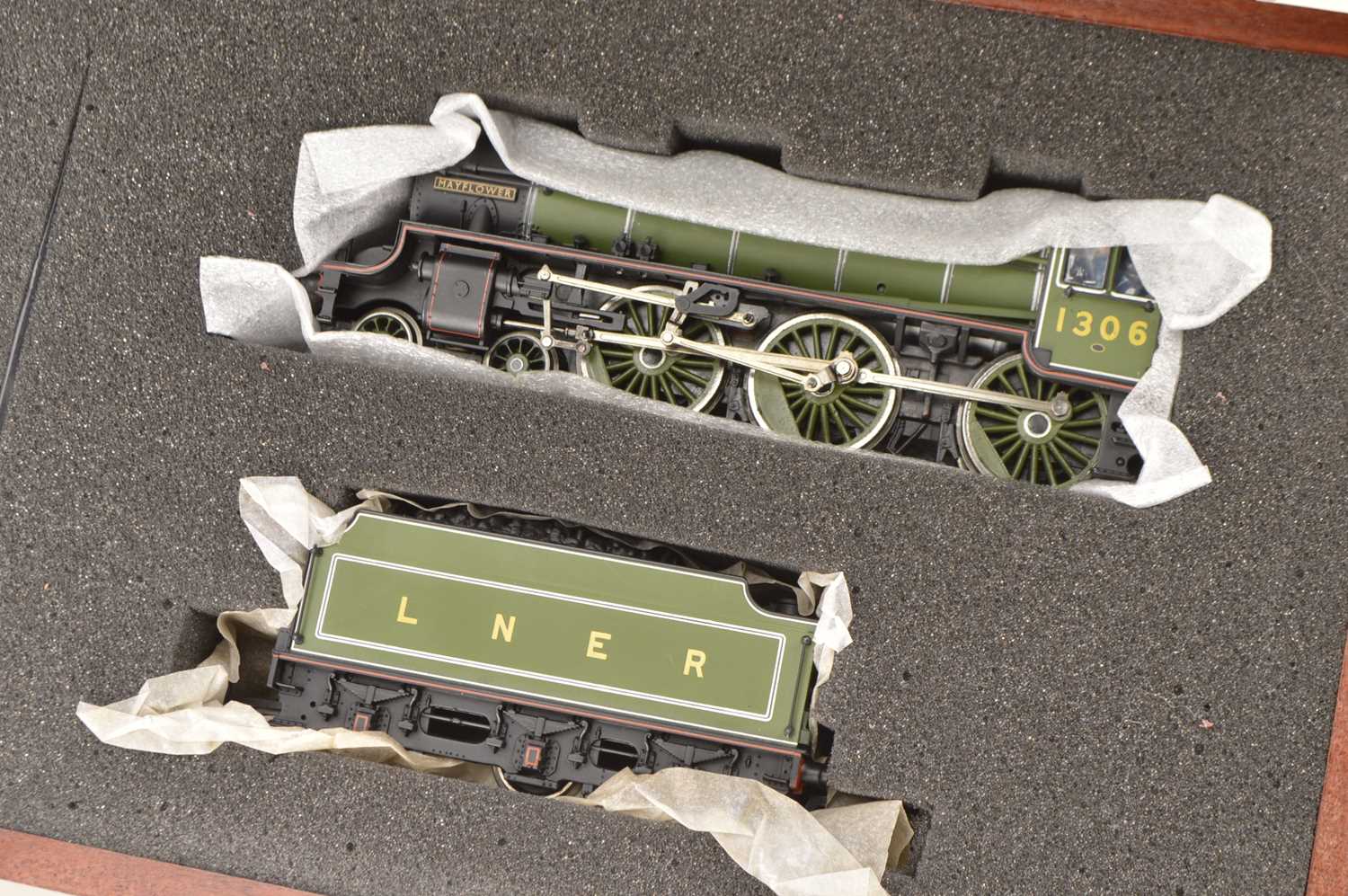 Bachmann 00 Gauge Class B1 Steam Locomotives and Tenders in wooden ...