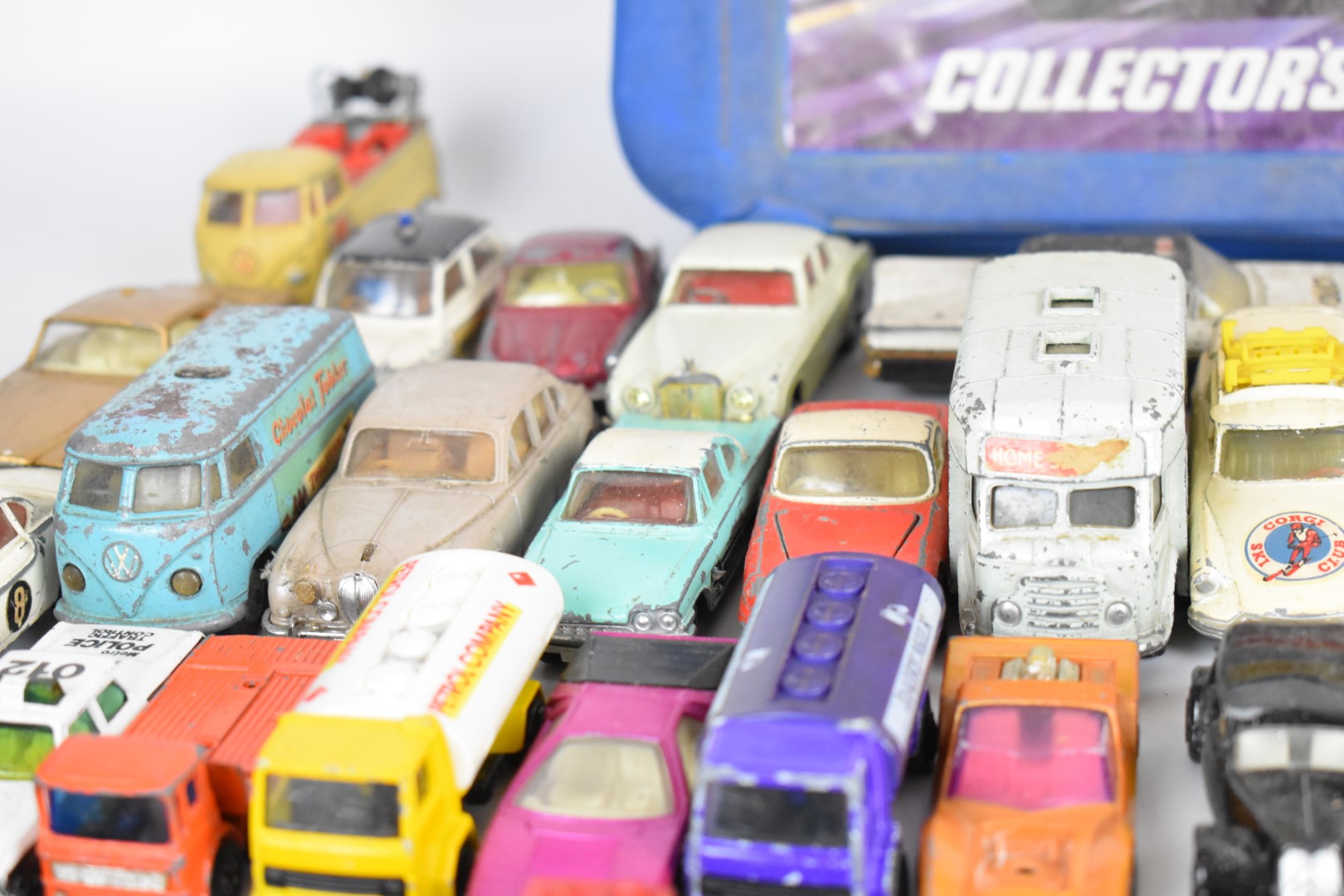 Approximately one hundred vintage diecast model cars to include Dinky ...