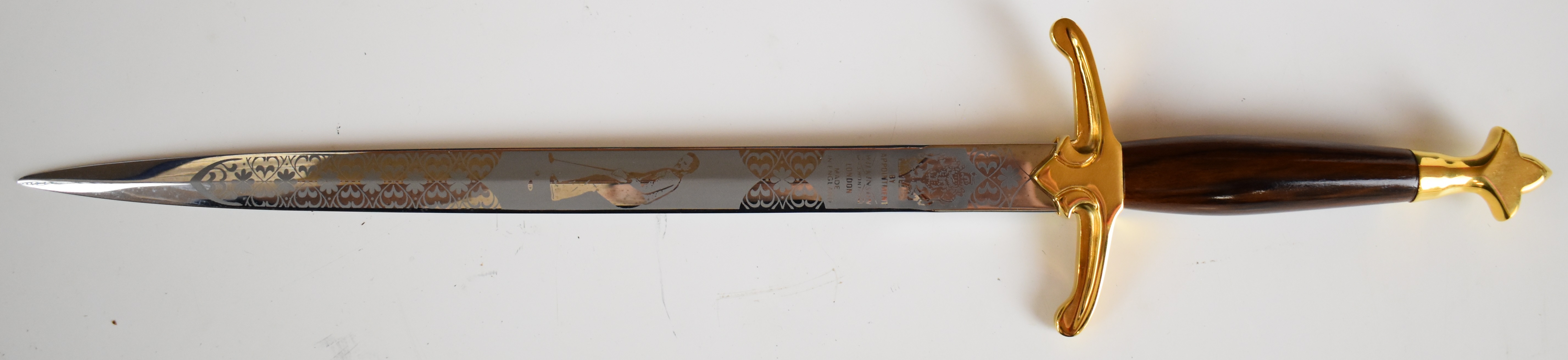 Wilkinson Sword presentation dagger with etched 27cm blade, in fitted ...