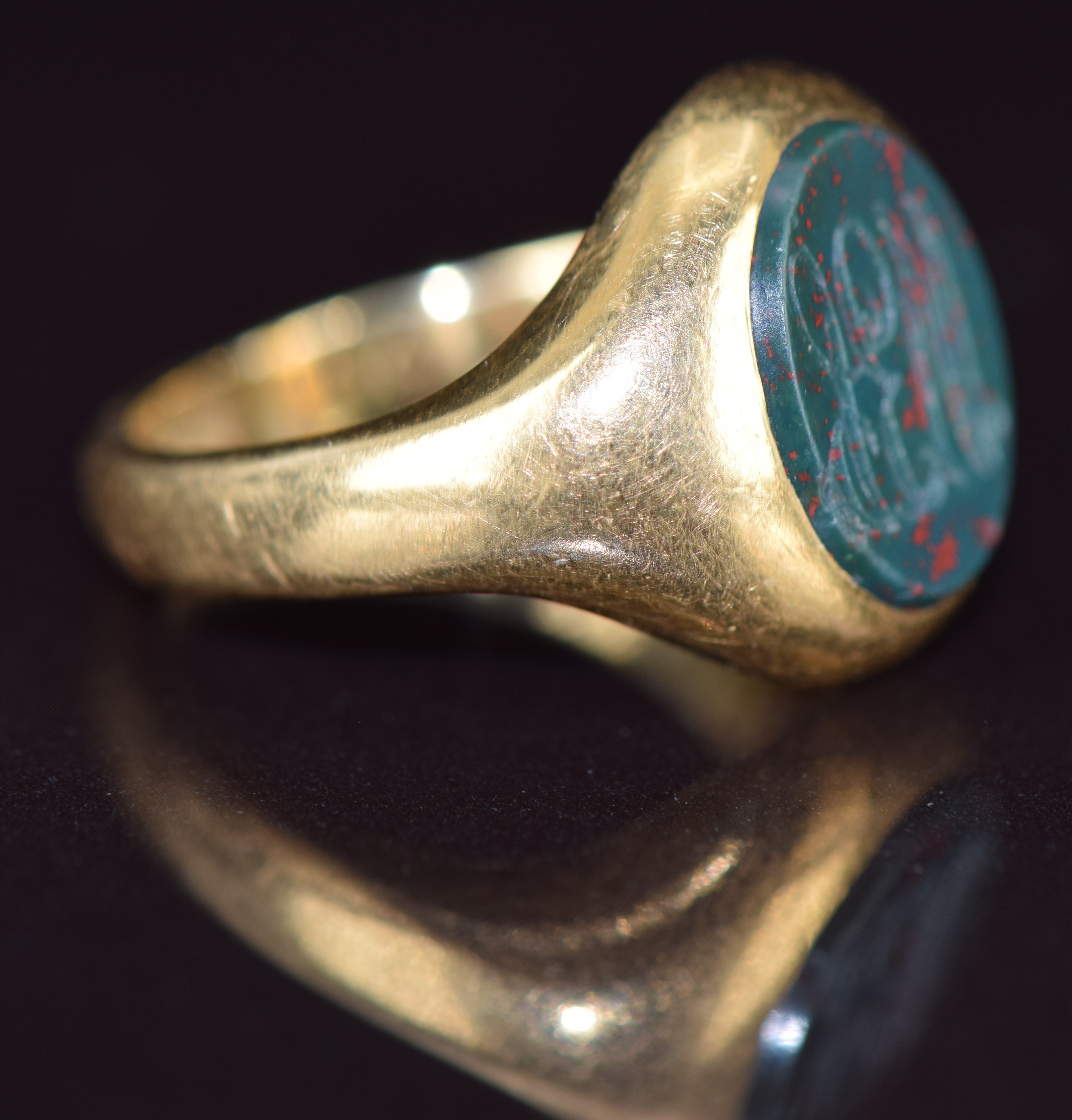 An 18ct gold signet ring set with blood stone, maker C G & S, 7.4g, size J
