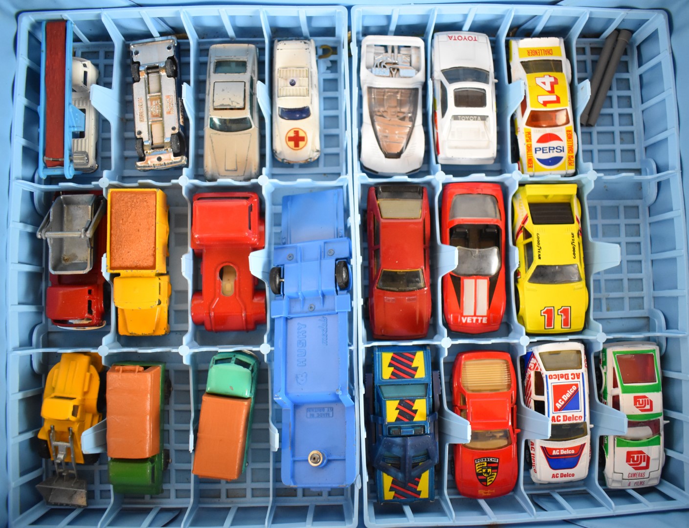 Matchbox 1-75 Series collector's carry case containing two trays ...