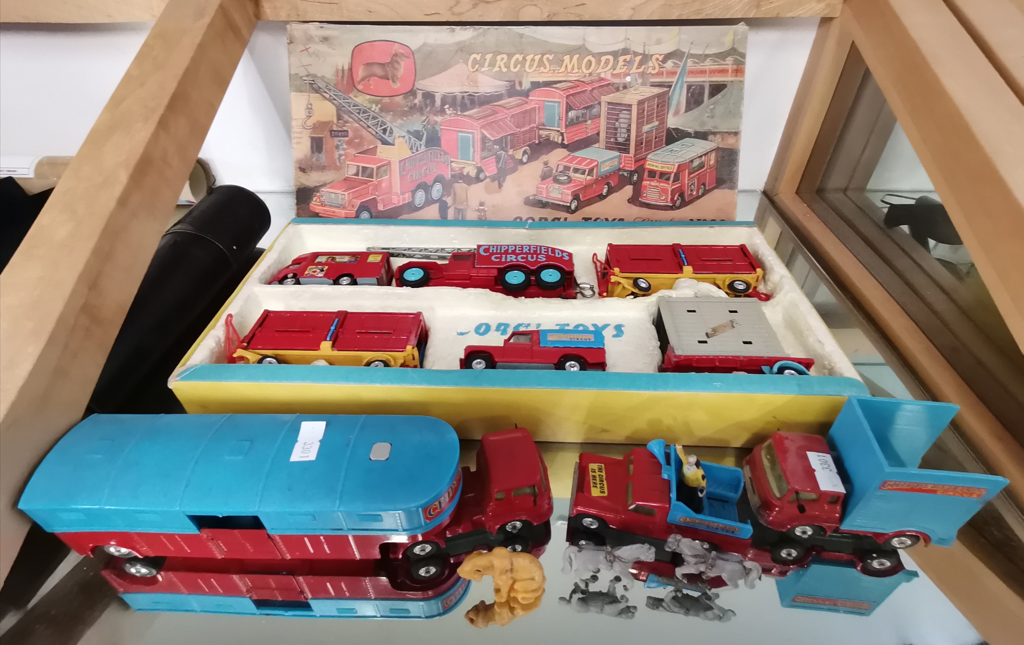 Chipperfields Circus Set by Corgi Toys, Gift set No 23 in original box ...