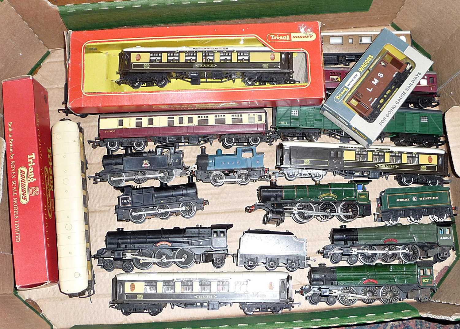 Collection of assorted Triang locomotives and carriages (7 locos and 11 ...