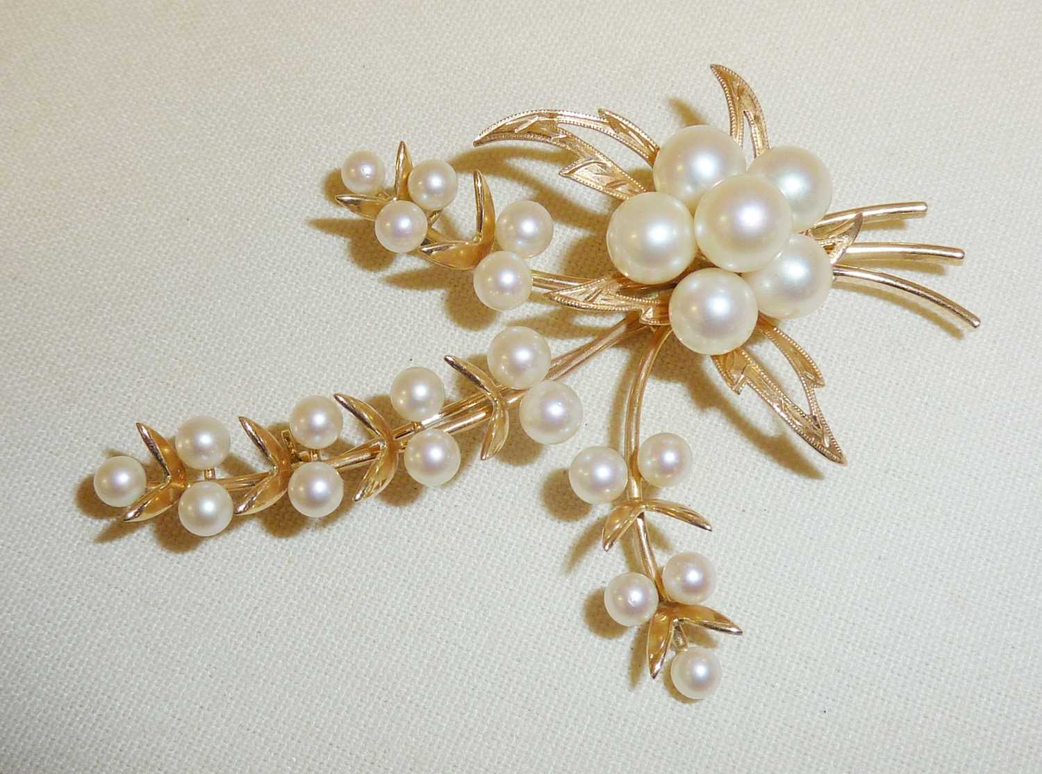 Vintage Japanese Sakata pearls 14ct gold brooch in original case ...