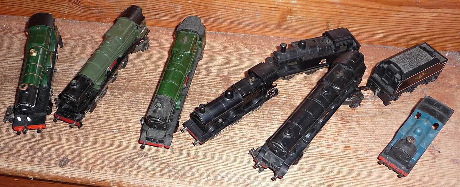 Collection of assorted Triang locomotives and carriages (7 locos and 11 ...