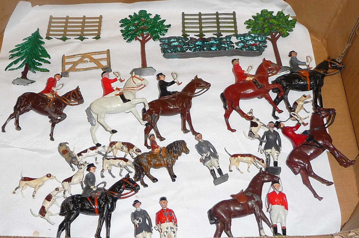 Diecast hunting figures, some Britains, inc. 10 hounds