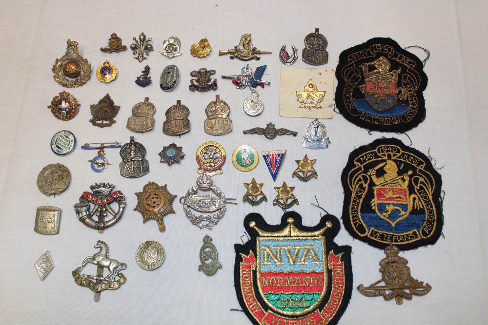 A selection of various military badges and insignia together with ...