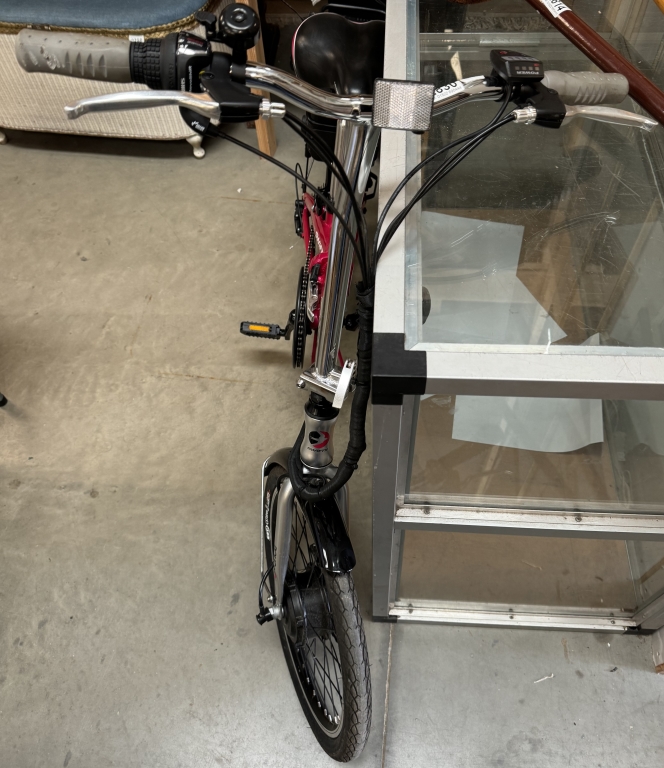 A Swifty Liberte power assisted cycling bicycleComes with charger, some ...