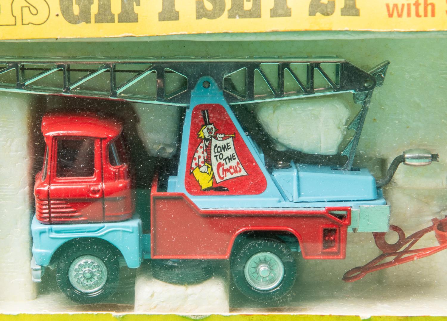 Corgi Toys Gift Set 21. A Chipperfields Circus Crane with Scammell ...