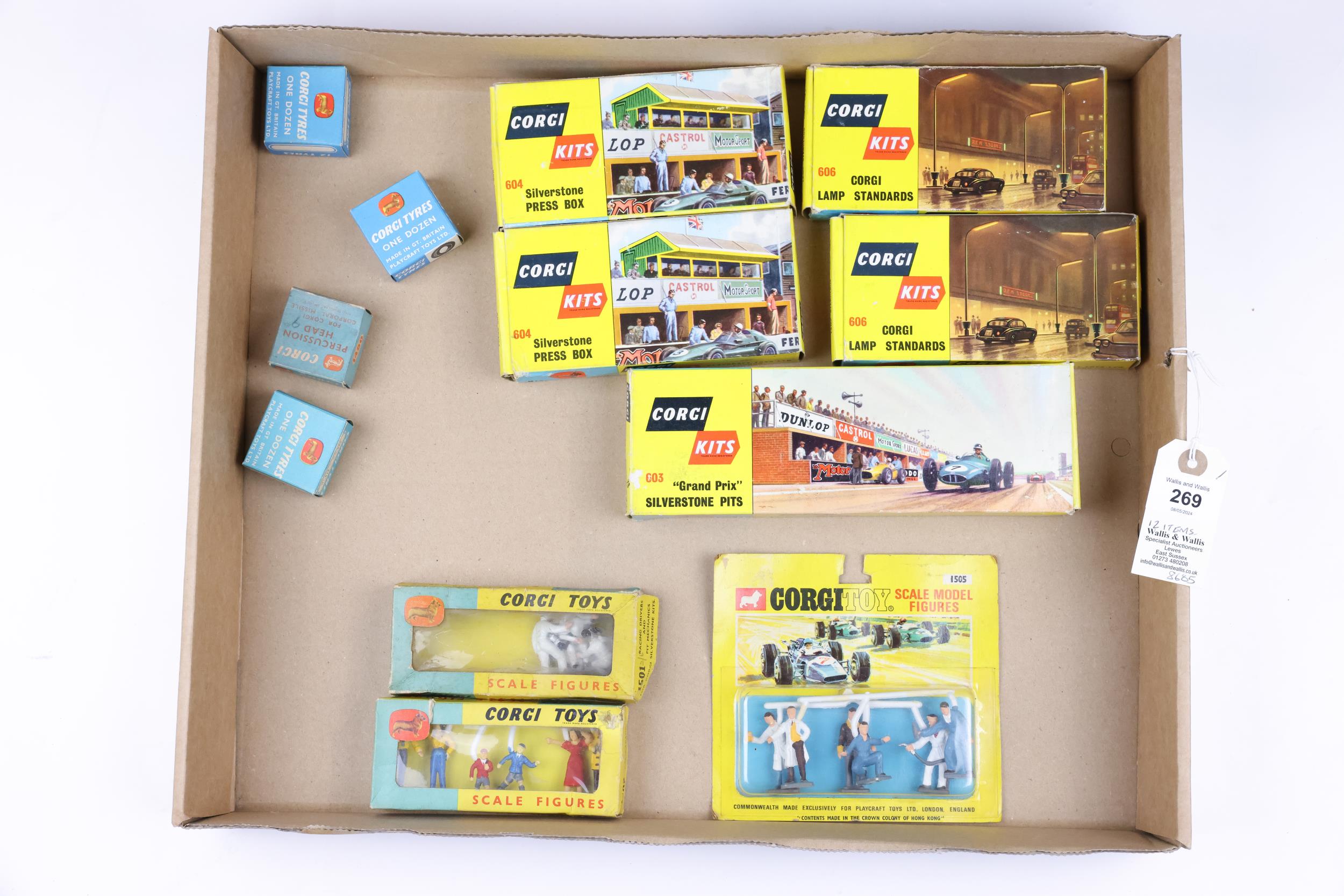 12 Corgi toys. Corgi kits. 603, " grand prix" Silverstone pits, 2x 604 ...