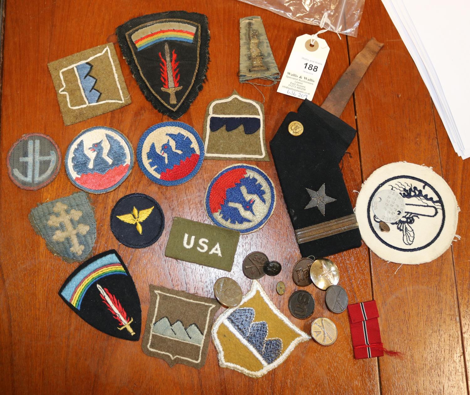 US cloth insignia, WWI-WWII, various divisions, titles, collars etc ...