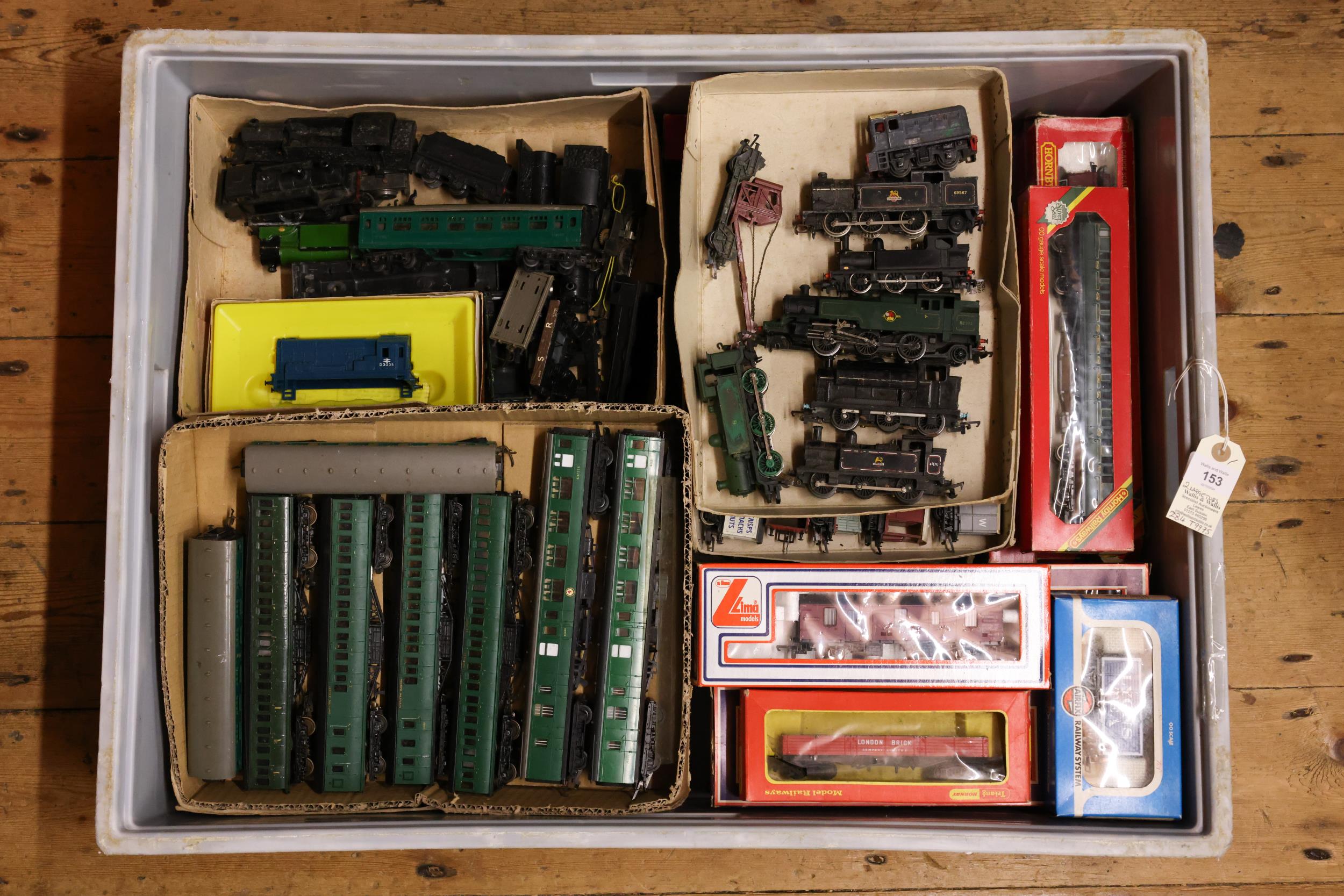 A very large collection of OO gauge model railway items, Includes Locos ...