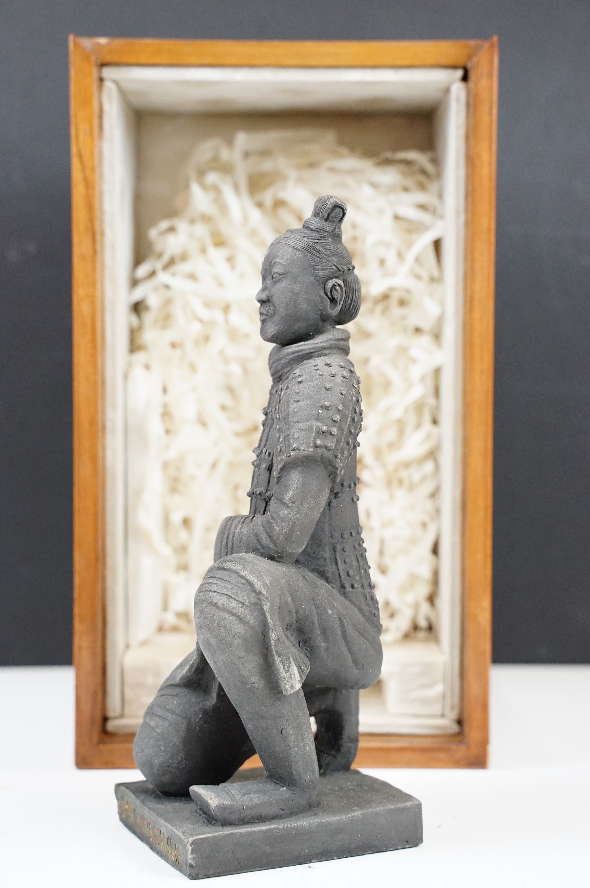 Chinese terracotta army kneeling figure, from Emperor Qin Shi Huan's ...