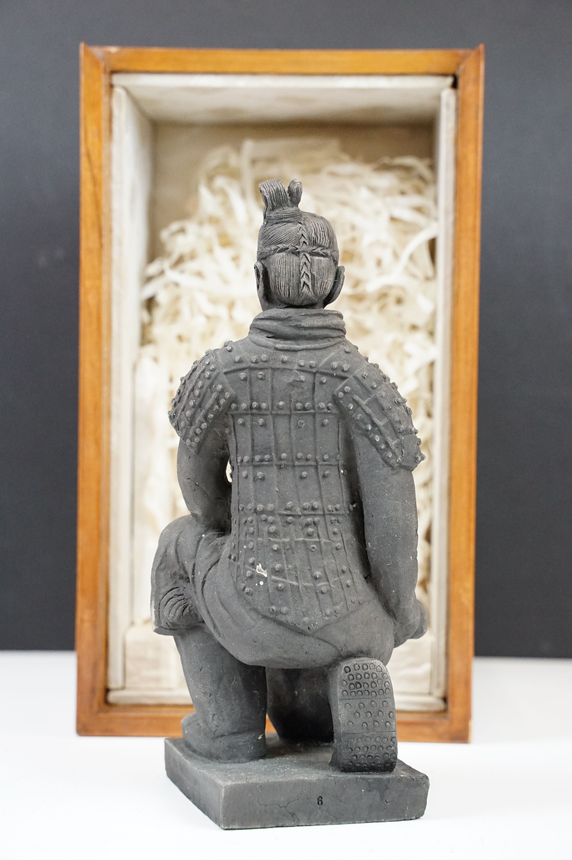 Chinese terracotta army kneeling figure, from Emperor Qin Shi Huan's ...