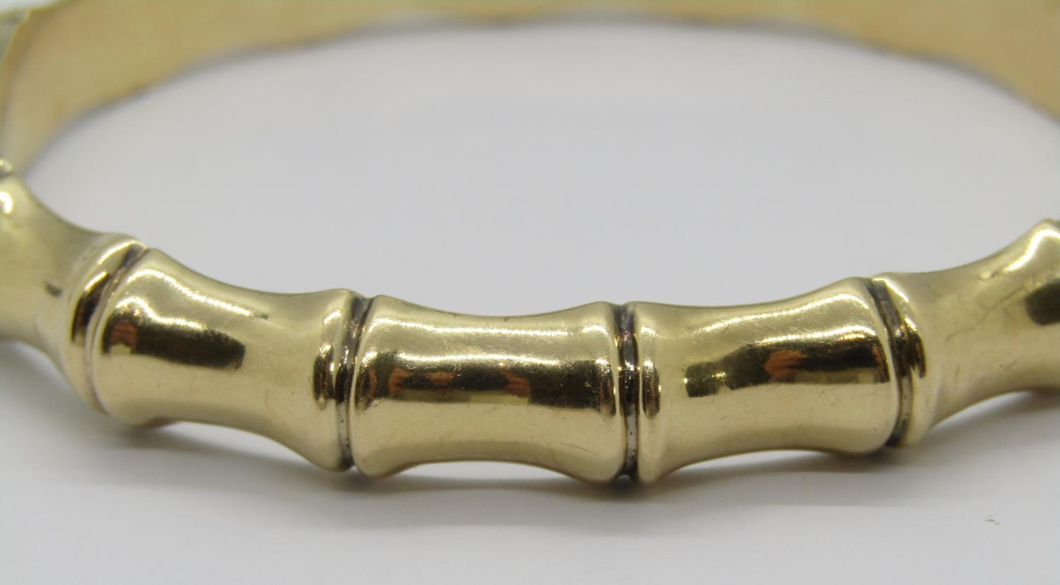 9ct hinged bamboo design bangle, maker 'RPH', Birmingham 1970, 14.4g