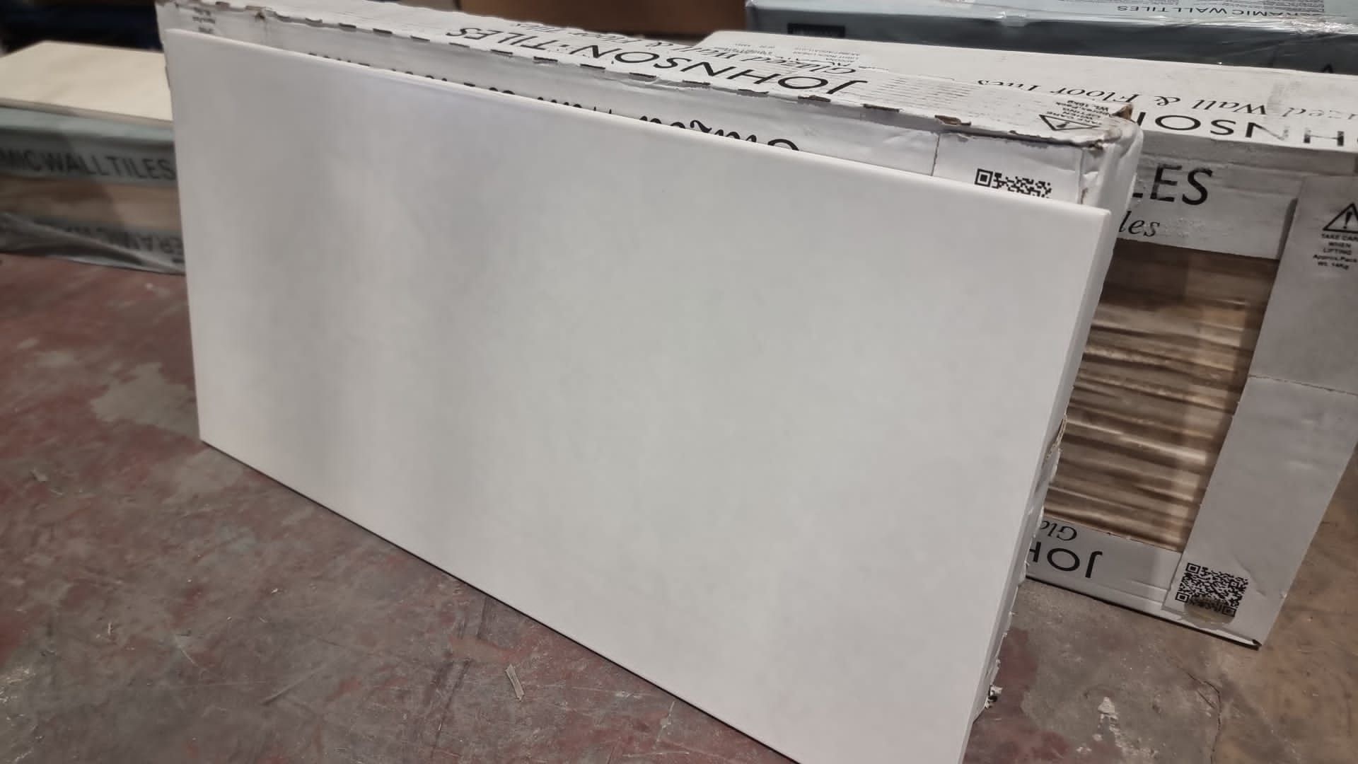 PALLET TO CONTAIN 40 X NEW PACKS OF Johnson Clovelly White Tiles ...