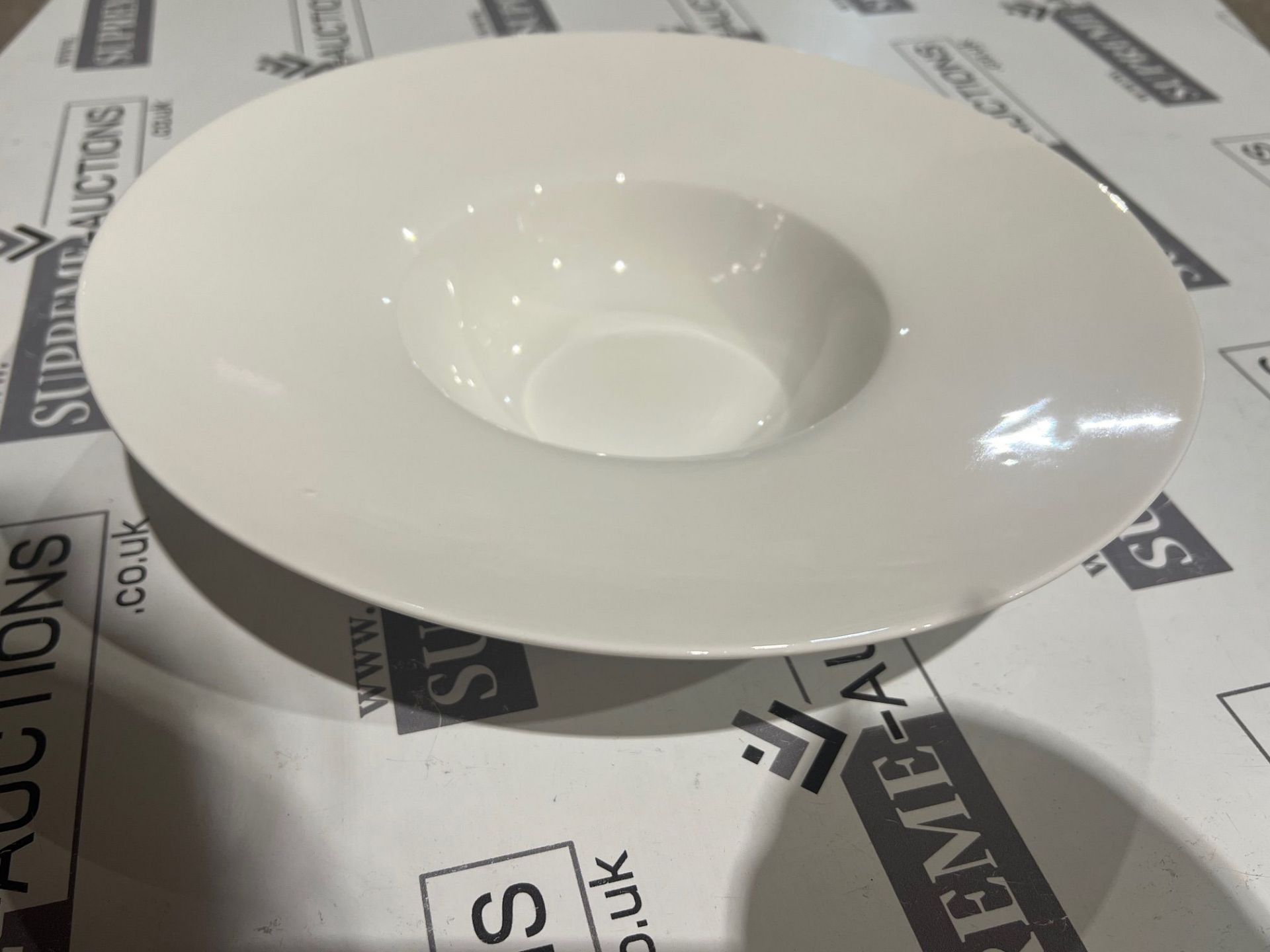 72 X BRAND NEW ARTMADIS NOVASTYL FLOAT BOWL Exuding elegance and ...