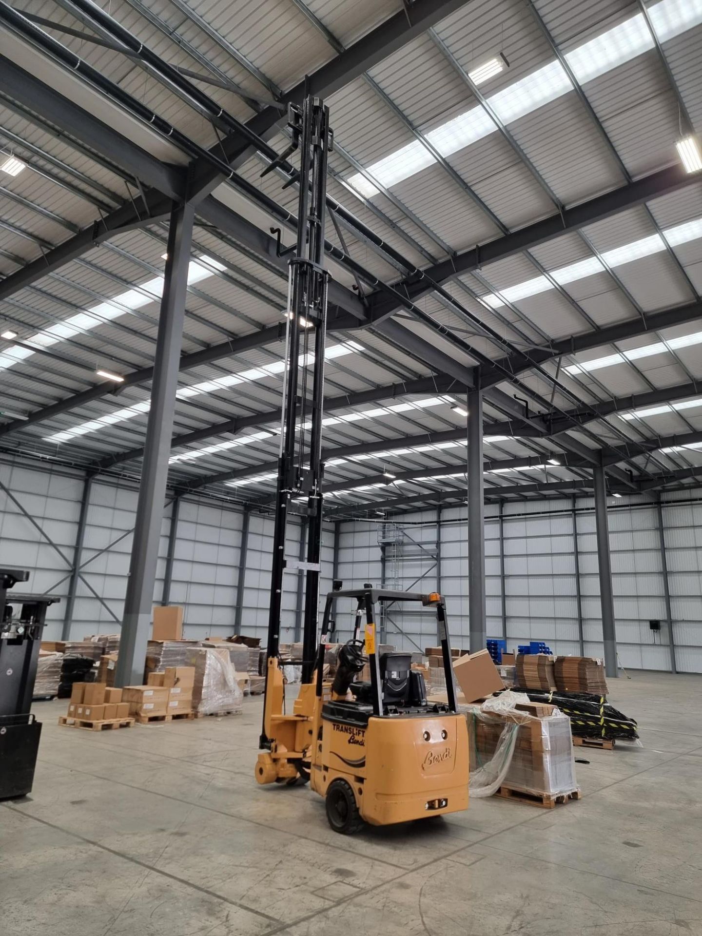 TRANSLIFT BENDI FORKLIFT TRUCK. 2015. MODEL: BE320-92SS. 2872 HOURS ...